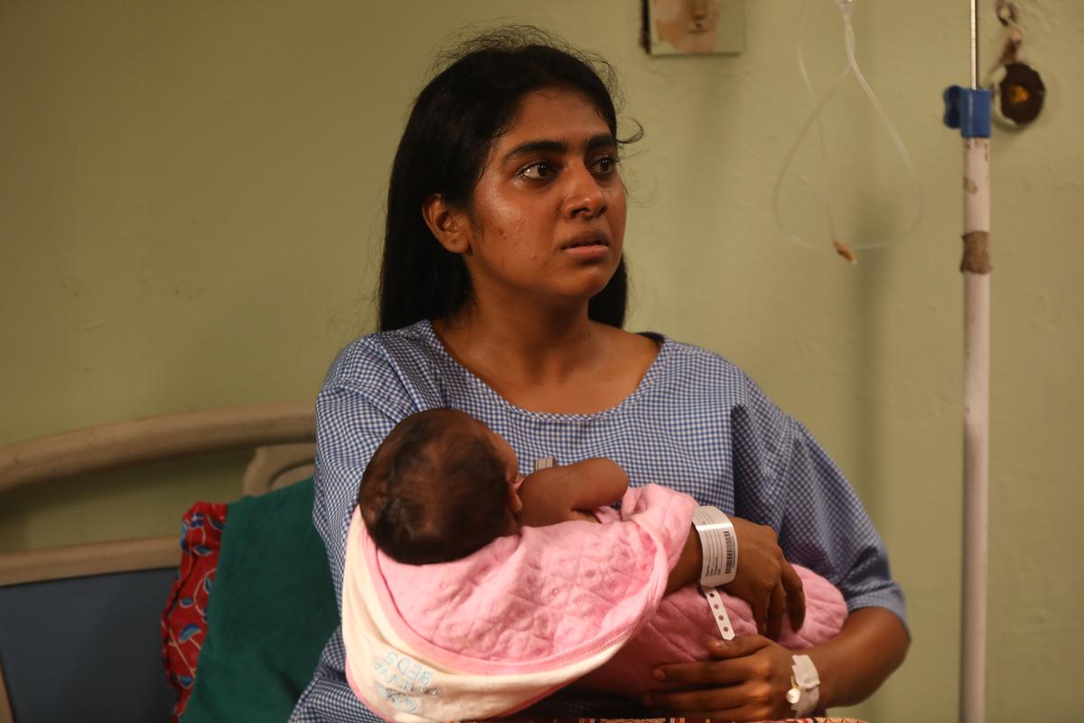 டிஎன்ஏ: விமர்சனம்! atharva dna movie review minnambalam